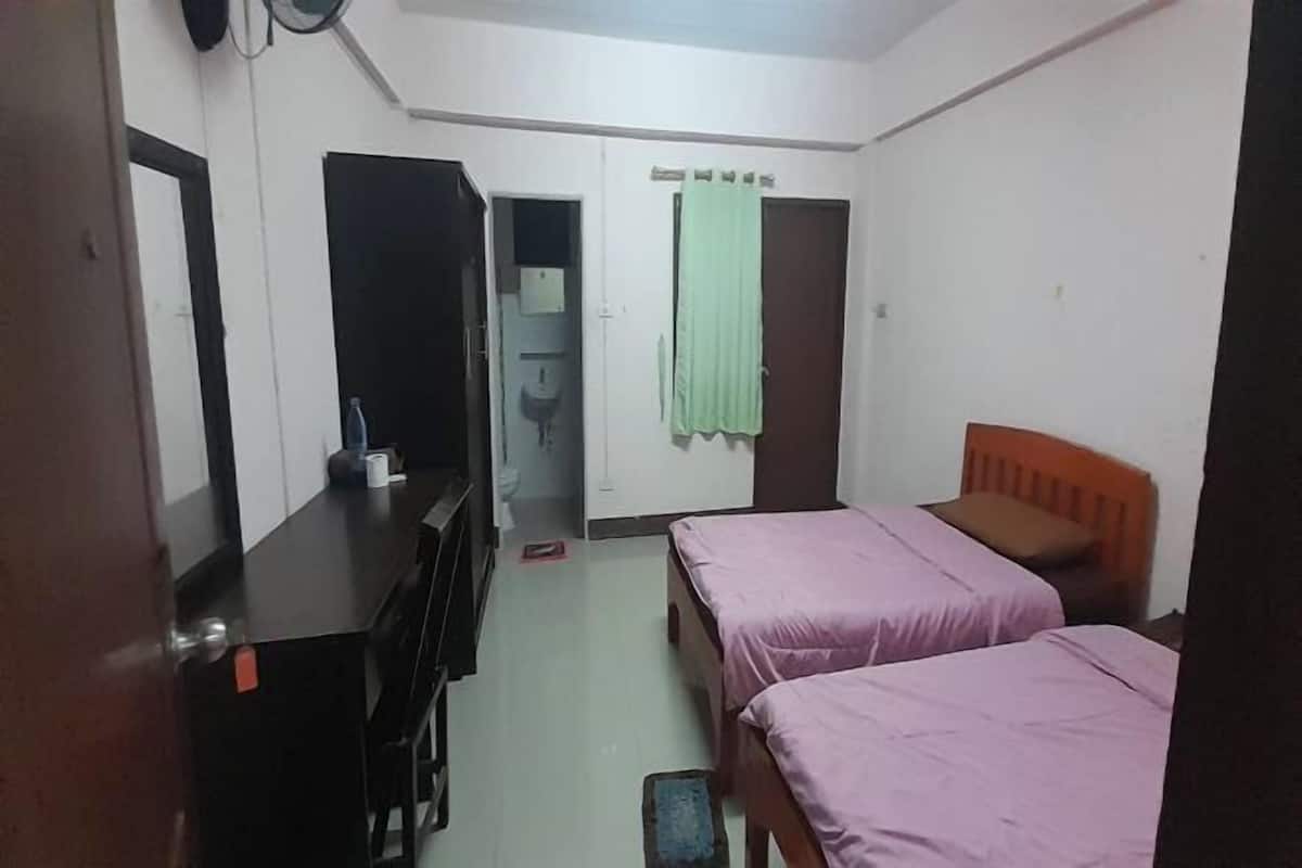 Secretária, camas desdobráveis, Wi-fi grátis, roupa de cama fornecida