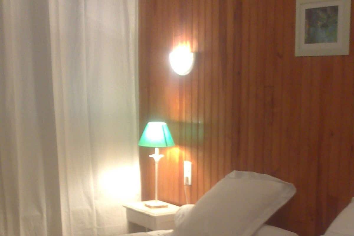 Quarto Duplo para 1 Pessoa | Secretária, cortinas/cortinados opacos, quartos insonorizados 