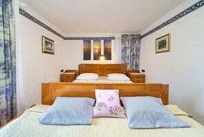 Casa, 4 quartos | Berços/camas para crianças grátis, Wi-fi grátis 