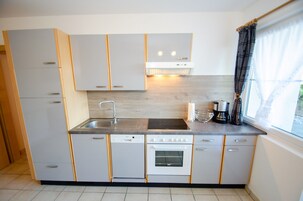 Apartamento (Panorama TOP 1) | Cozinha privada | Um frigorífico/congelador grande, um forno, uma placa de cozinha 