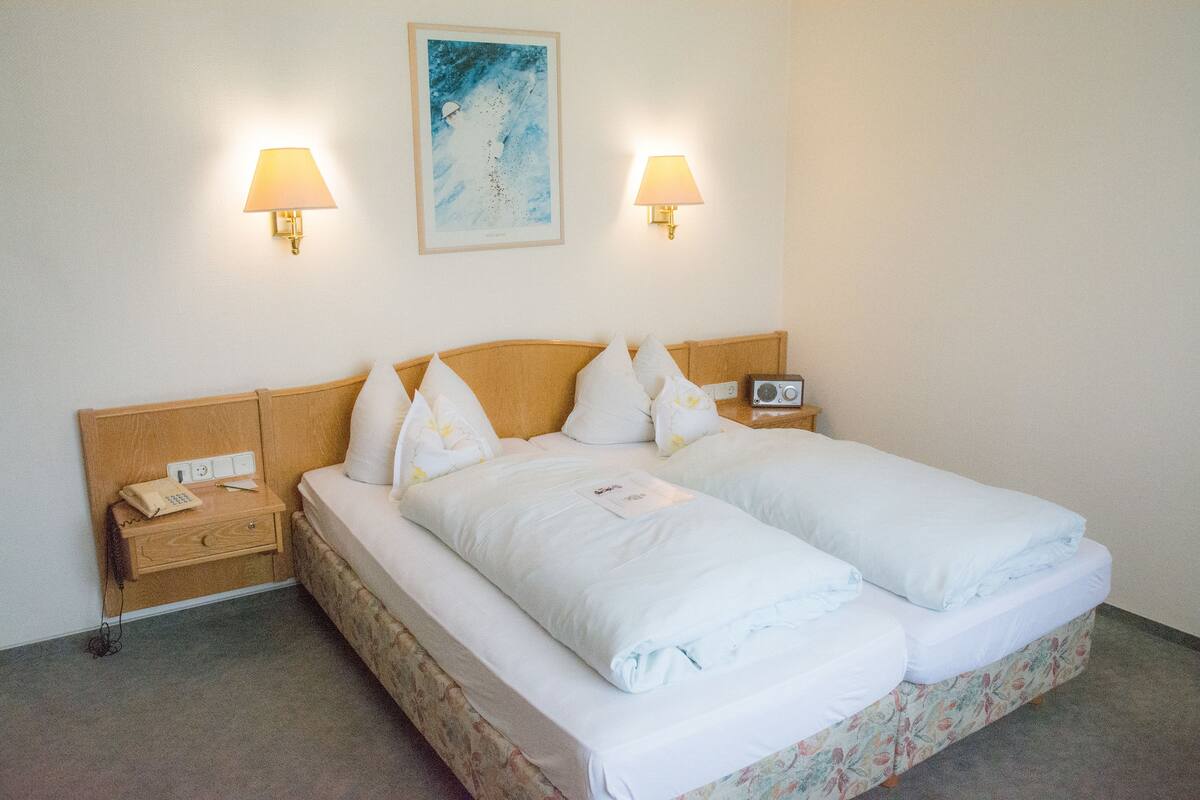 Quarto Duplo Standard | 1 quarto, secretária, Wi-fi grátis, roupa de cama fornecida 
