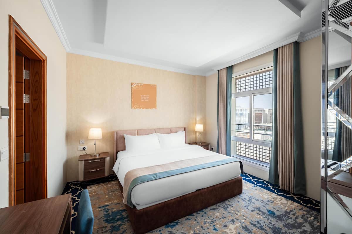 Suite Júnior, 1 cama king-size | Lençóis de algodão egípcio, roupa de alta qualidade, cofre no quarto