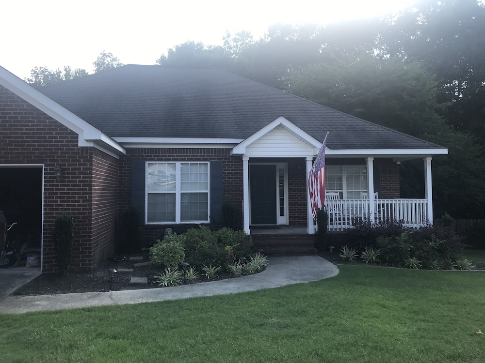 Masters Rental! Beautiful All Brick Home Just 12 Miles Away!! - Harlem, GA