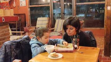 Smart TV de 20 de polegadas com canais digitais, Netflix, filmes pagos