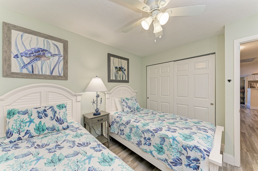 Unit #207 Sand Cay Beach Resort Pool And Garden View - Anna Maria Island, FL