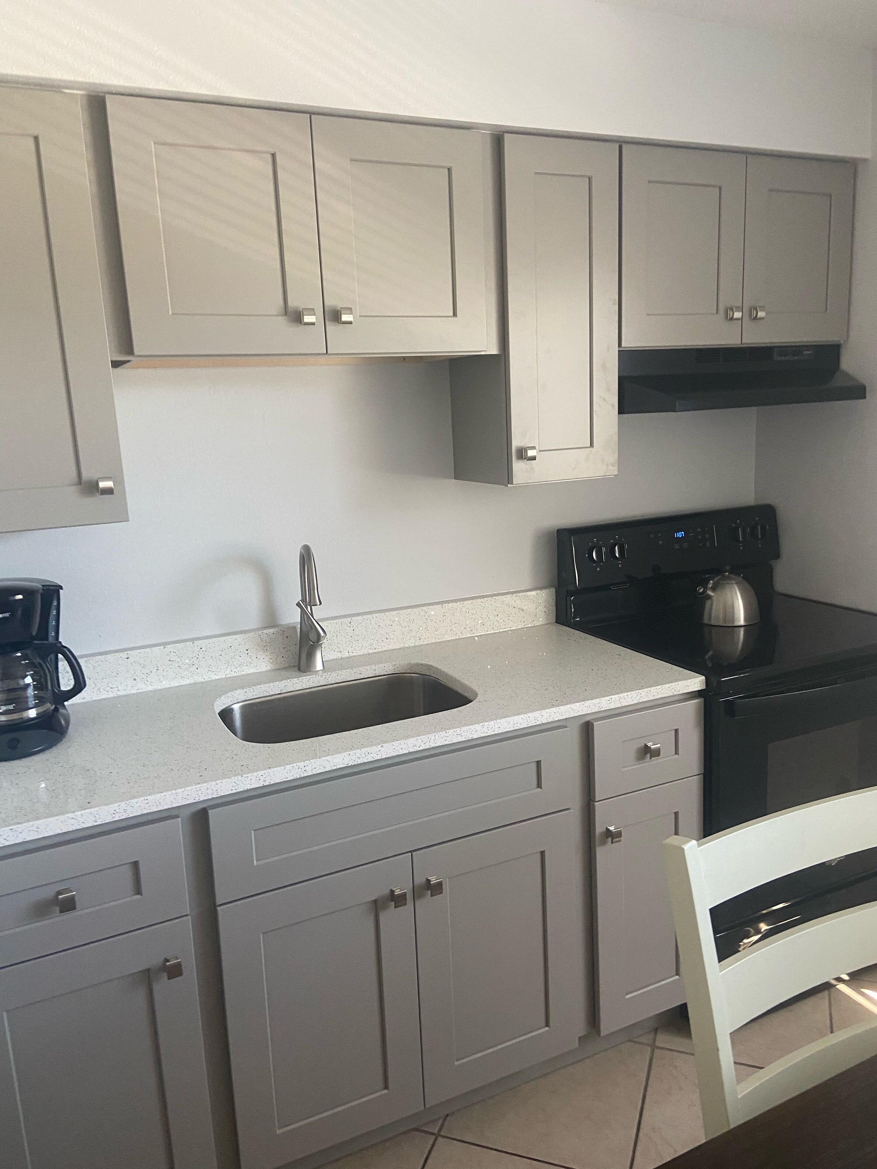 Gulf view! Steps to beach, walk to popular Bridge St. Clean, comfy, A+ ...