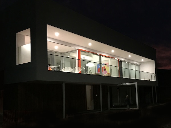 Oranjehuis - Modern Beachside Luxury - Adelaide