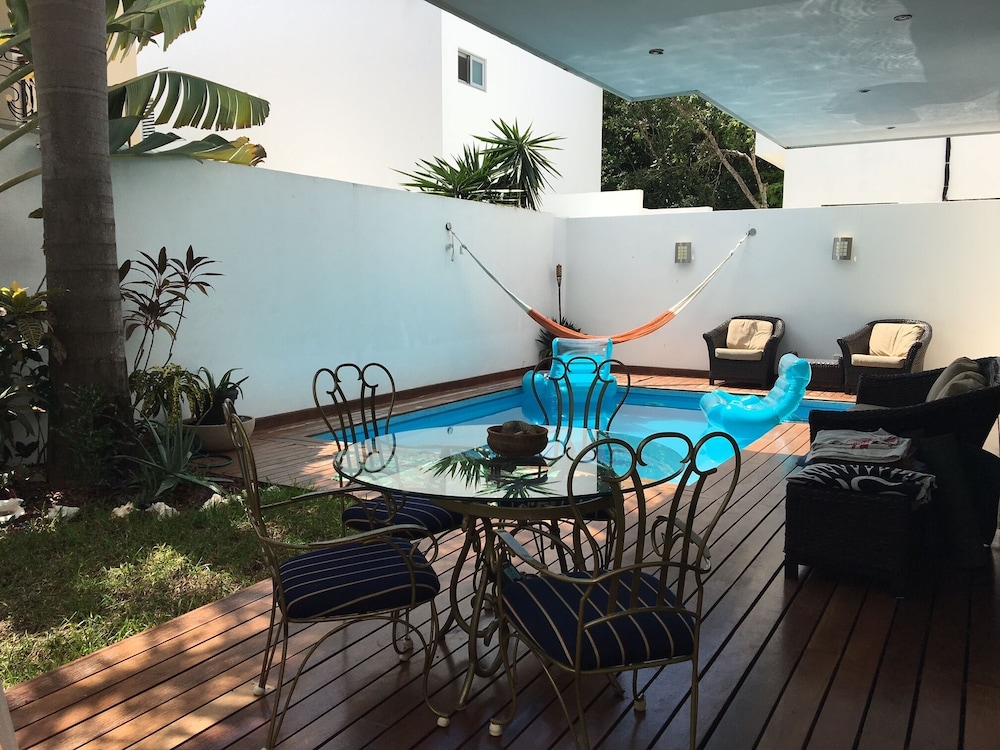 Bright Modern Home In Family Friendly Community - Cancún