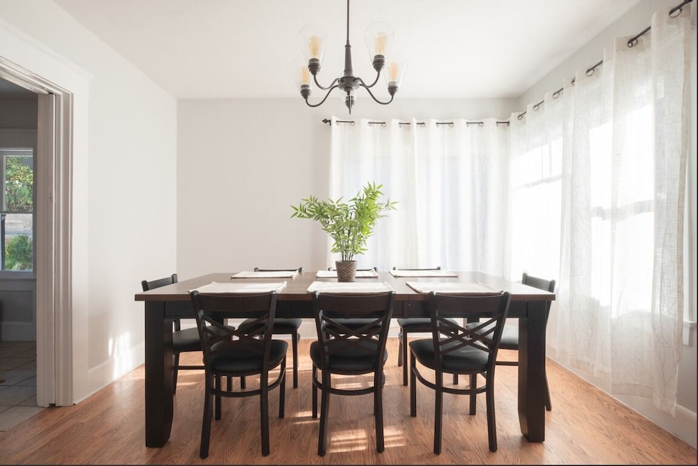 *Charming* Family & Couples Friendly 4 Br Entire House - San Diego, CA