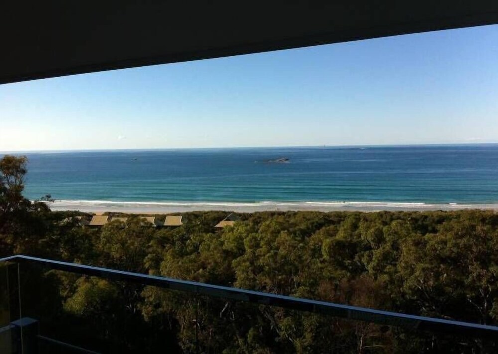 Spectacular Holiday Home High On The Hill With Fabulous Views And... - Moreton Island
