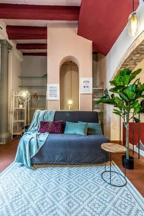 Wine Apartments  Florence  Vernaccia | Sala de estar | Smart TV de 80 cm com canais via satélite, televisor 