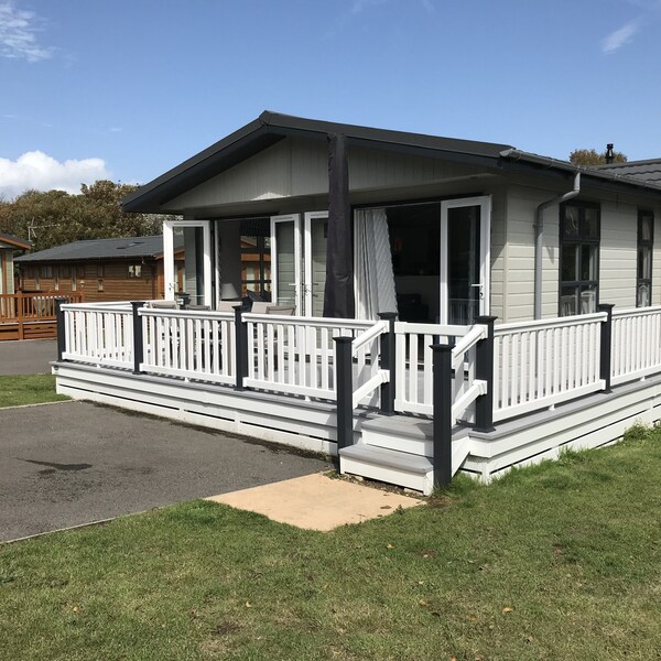 Luxury 3 Bedroom Lodge - Pet Friendly - Mudeford