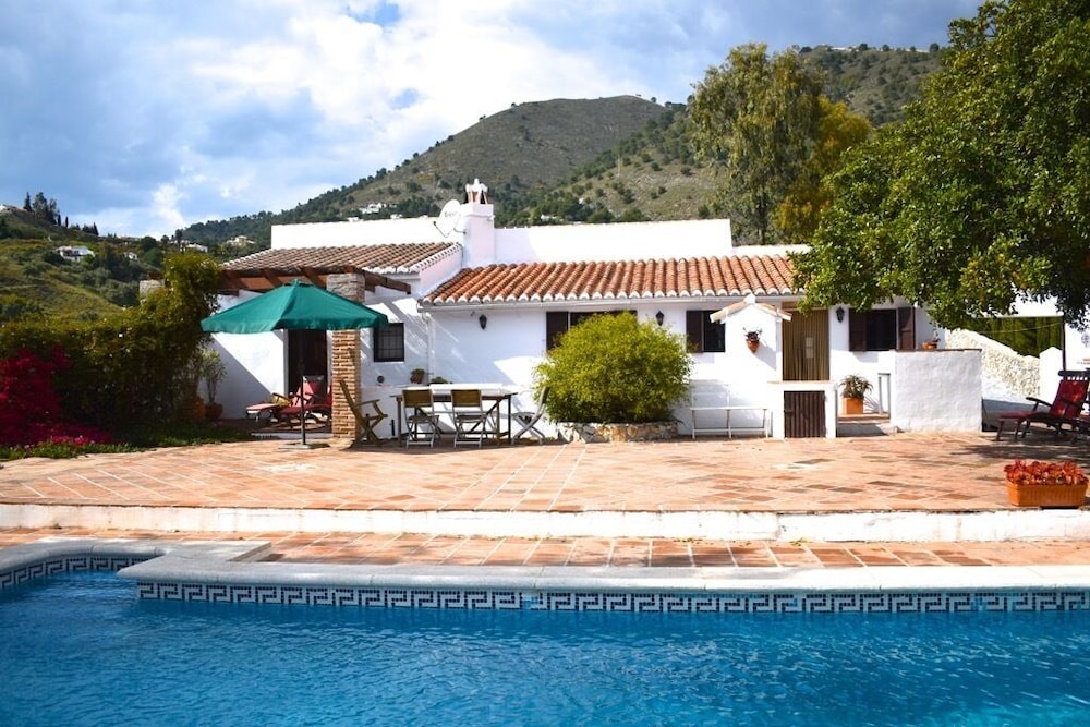 Característica, Elegante 'Finca' Con Piscina Climatizada Y Vistas A La Montaña (Playa 25 Minutos) - Torrox