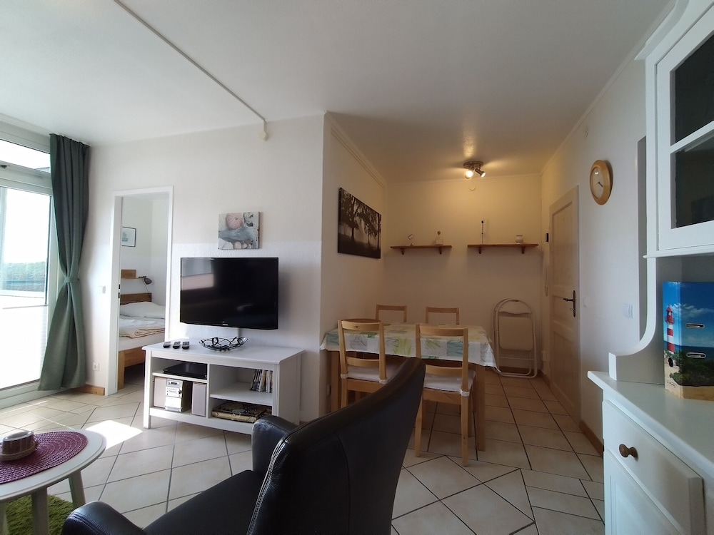 3-zimmer-appartement Mit Fördeblick Direkt Im Zentrum, Nur 200 Meter Zum Strand - Laboe