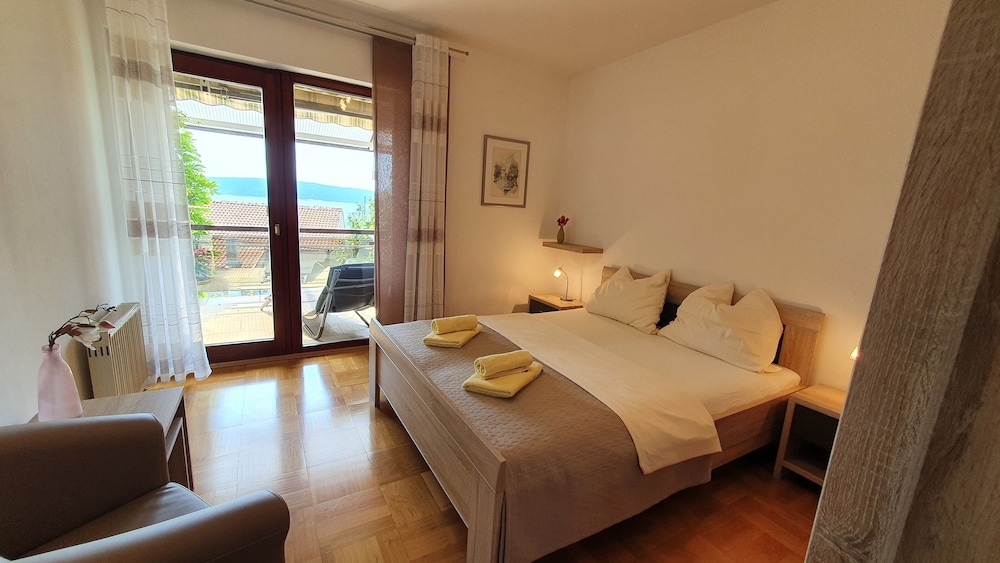 Komf.fe-wohnung Mit Meerblick, Strandnah, Familienfreundlich, Kostenloser Wlan - Dramalj