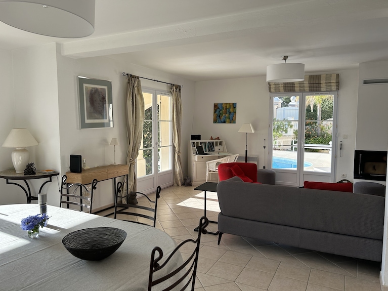 Villa Located In Cagnes-sur-mer, Cote Dazur. For 8 People, With A Swimming Pool - Cagnes-sur-Mer