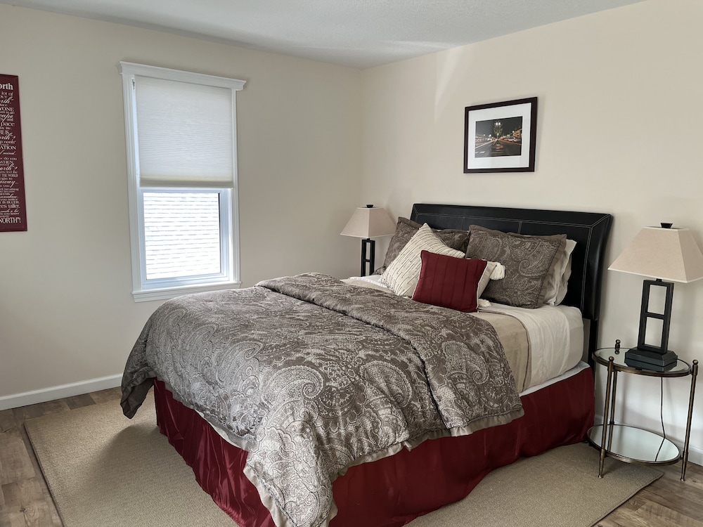 Upnorth Getaway Almost In The Heart Of The City - Petoskey, MI