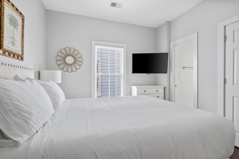 Entire 3bd/2.5ba Luxury Home 2 Blocks From King St - Charleston, SC