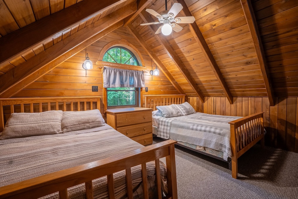 Mill Creek Cabins-beautiful Secluded Luxury Cabins - Fayetteville, WV