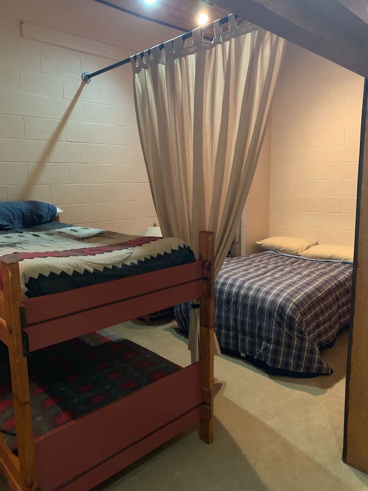 Pet Friendly Government Camp - Great Village Location - Mount Hood, OR