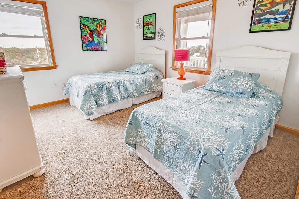 Summer Savings - Semi-soundfront Dog Friendly W/ Pool, Hot Tub, Home Theater - Outer Banks, NC