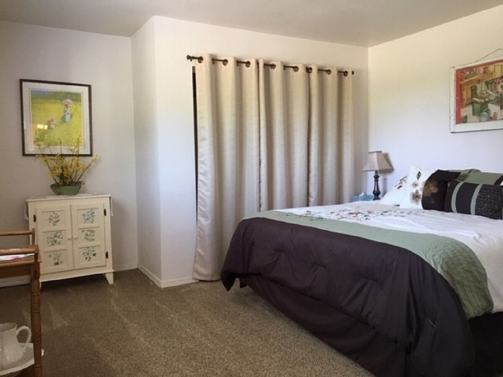 Hobby Farm Apartment - Eugene, OR