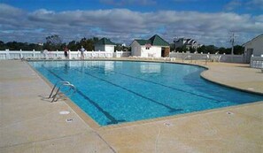 Oceanside - 45 Second Walk to Beach Access - Community Pool - Dogs ...