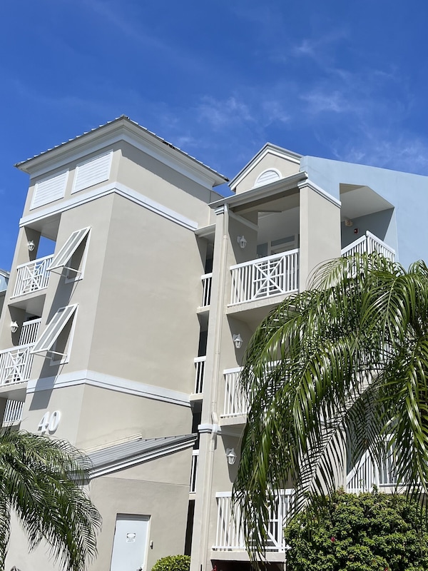 Water And Golf Course View Ocean Club Membership Heated Pool Wifi - Stuart, FL