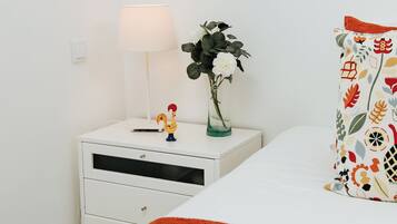 Quarto Clássico com Cama de Casal | Roupa de alta qualidade, com decoração personalizada