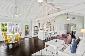 Private "resort" setting Spacious-- Boynton/Delray. 2.5 mi. to beach ...