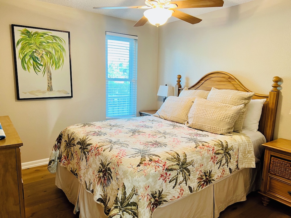 Live Like A Local. Heated Pool, Steps To The Beach. Btr# 1644 - Madeira Beach, FL