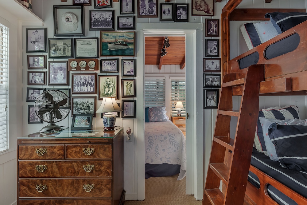 Beachfront, Chic A Si Cottage, Original Vintage Florida Charm Right On The Gulf - Indian Rocks Beach, FL