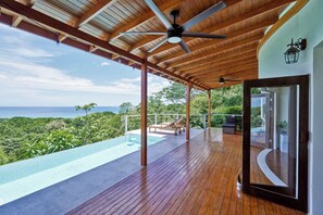 Beautiful Villa With Infinity Pool and Breathtaking Panoramic Views ...