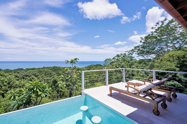 Beautiful Villa With Infinity Pool and Breathtaking Panoramic Views ...