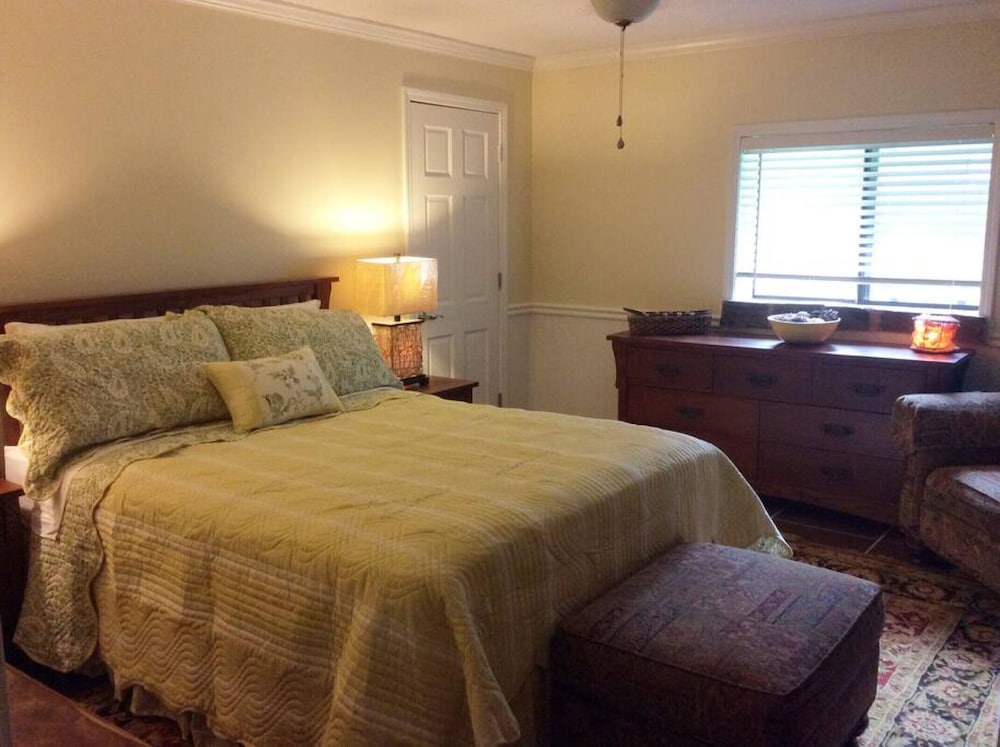 Bluff House Incredible View | Private Lux | Waterfalls, Hikes & Caverns Await - Monteagle, TN