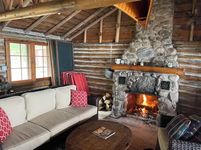 Rustic Authentic Michigan Log Cabin - Beaver Island, MI