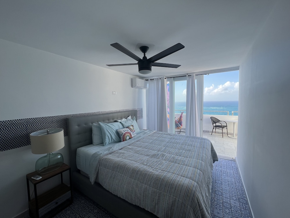 Oceanview Penthouse 3-bedroom +Terrace+pool! - Puerto Rico