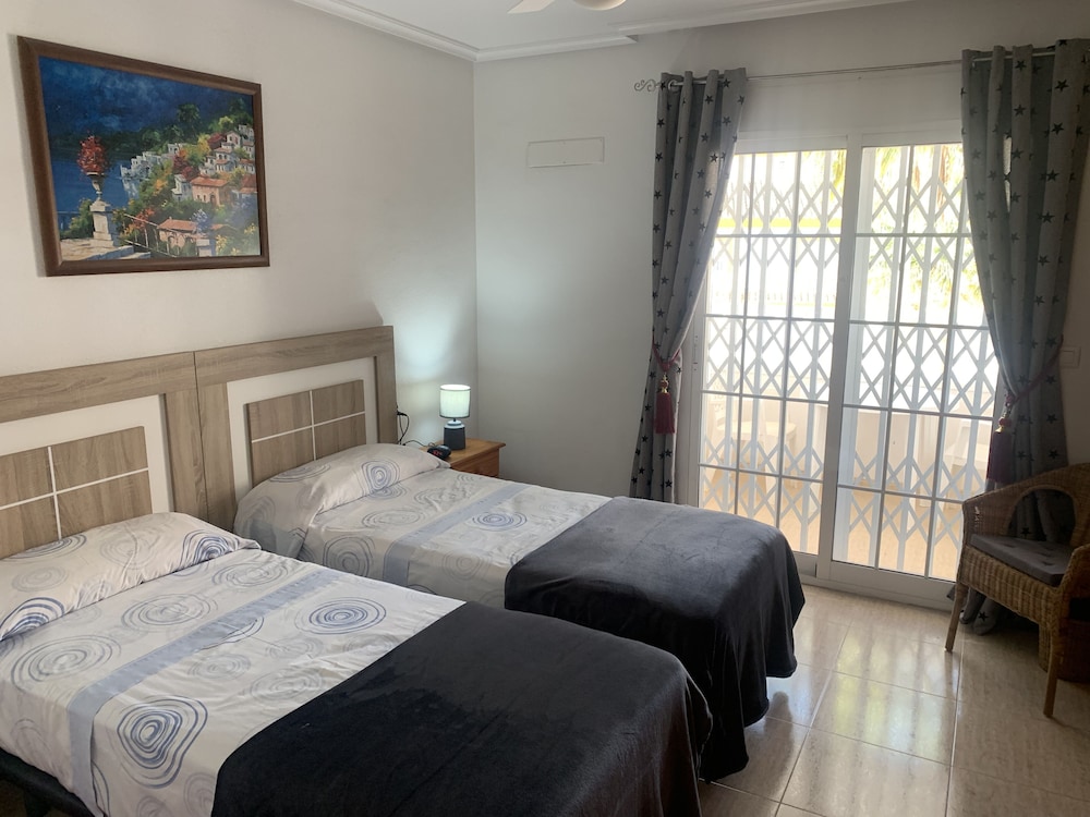 Luxuriously Equipped Villa With Large Pool. 5 Mins From Lovely Fine Sandy Beach - Los Alcázares