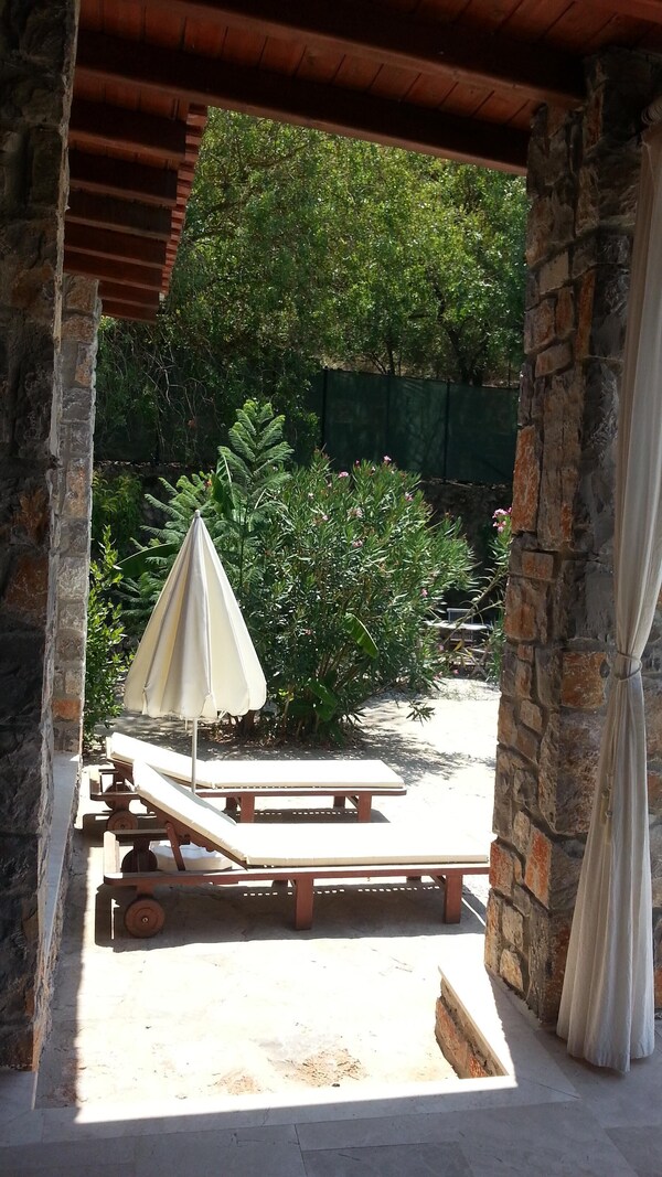 Villa Amara Is A Cosy Stone Build Holiday Retreat With Private Pool And Garden. - Hisarönü