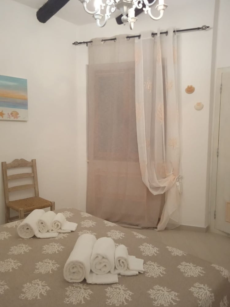 Villa Indipendente Con Ampio Giardino E Piscina A 50 Mt Dal Mare - Arzachena