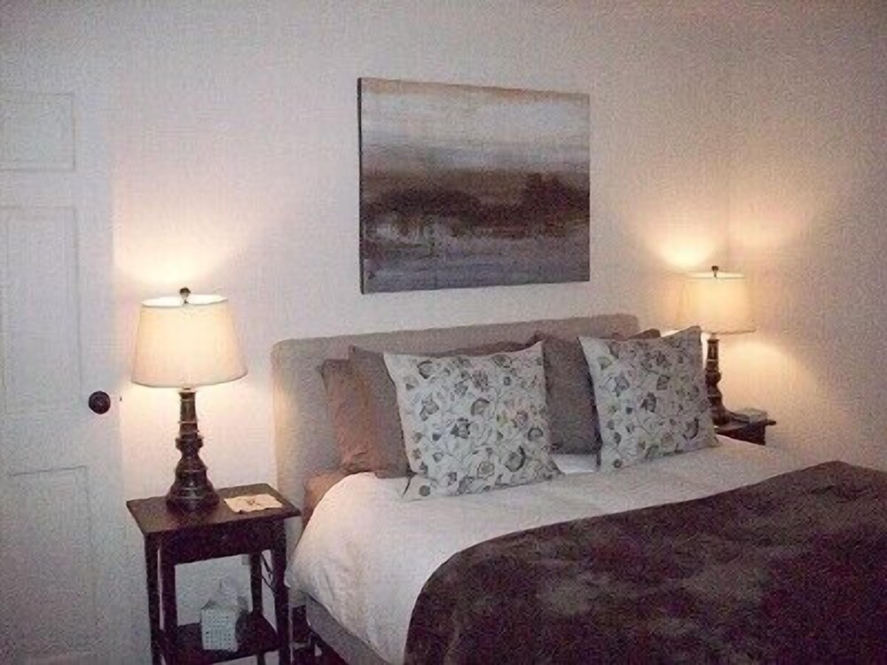 Rest, Relax, Retreat - A 3bdrm Mystic Getaway- Children 6+ Welcome - Mystic, CT