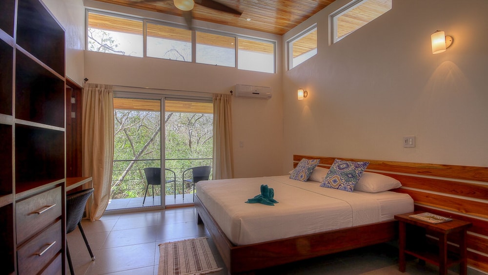 Serena Casa Con Piscina Y Jardín Pasos De Vida Silvestre A La Playa - Nosara