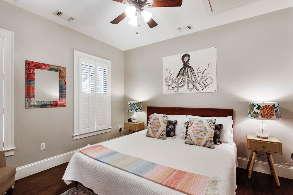 Boutique Hotel Style Carriage House! - Savannah, GA