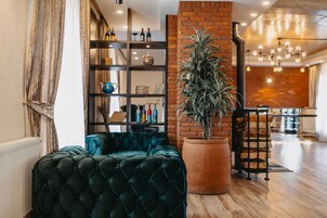 Área de estar no saguão