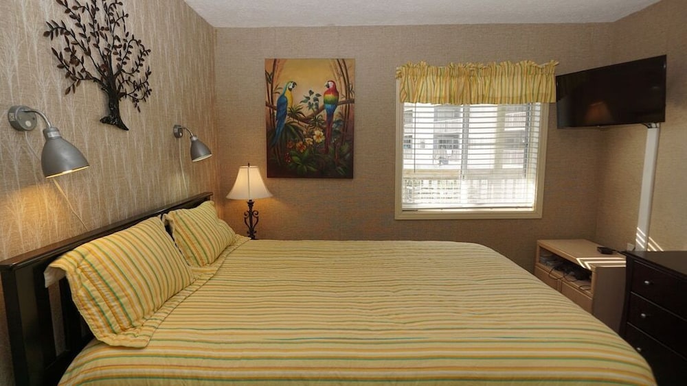 Hatteras Heaven® - Oceanfront 2br/2 Bath Condo - Pool, Renovated Kitchen, King - Outer Banks, NC
