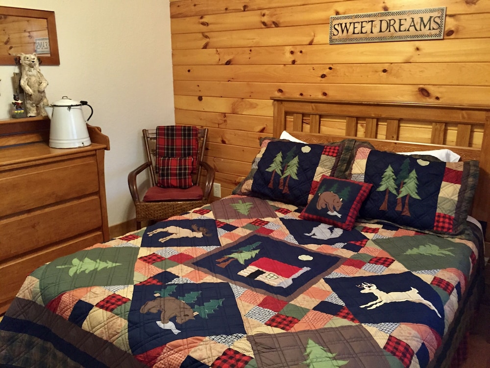 * Bear Hugs Cabin * 4br!* Beste Preise * $ 135 Weeknights * $ 150 Weekends * Pooltable * Wifi * - Georgia