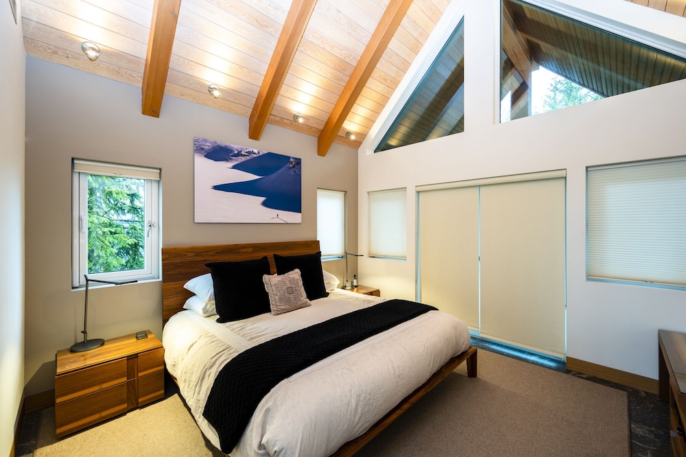 Sann Ski Inn / Ut-slopeside-walk_ski_bike-dining-shopping-både Gondoler-pvt Hottub - Whistler