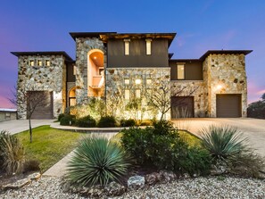 Waterfront on Lake Travis w/ a large Game Room and dock for fishing and ...