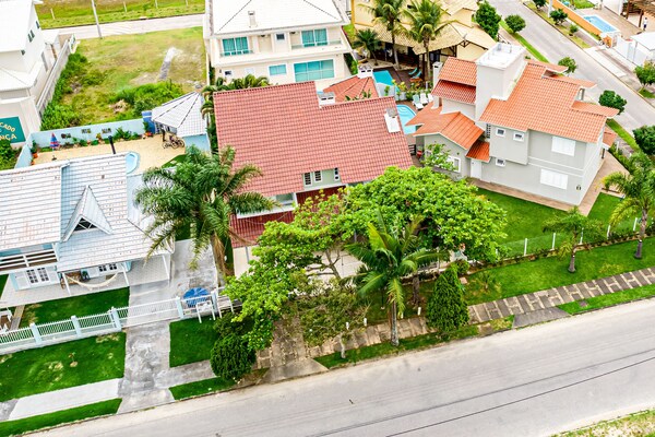 Well Furnished House, All New, Pool, Barbecue. - Florianópolis