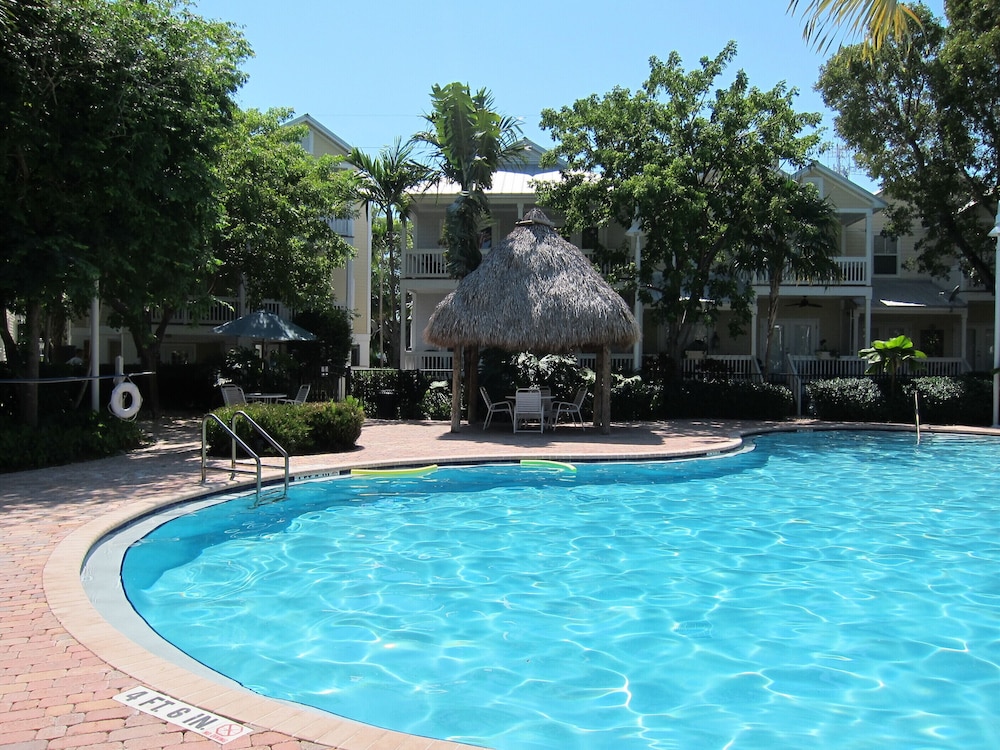 Spotless Fully Renovated Family Home. Free Parking Wifi Pool. - Stock Island, FL